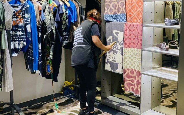 Retail Store Cleaning Checklist - 8 Point Guide