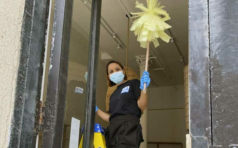 Retail Store Cleaning Checklist - 8 Point Guide - Advantage Cleaning